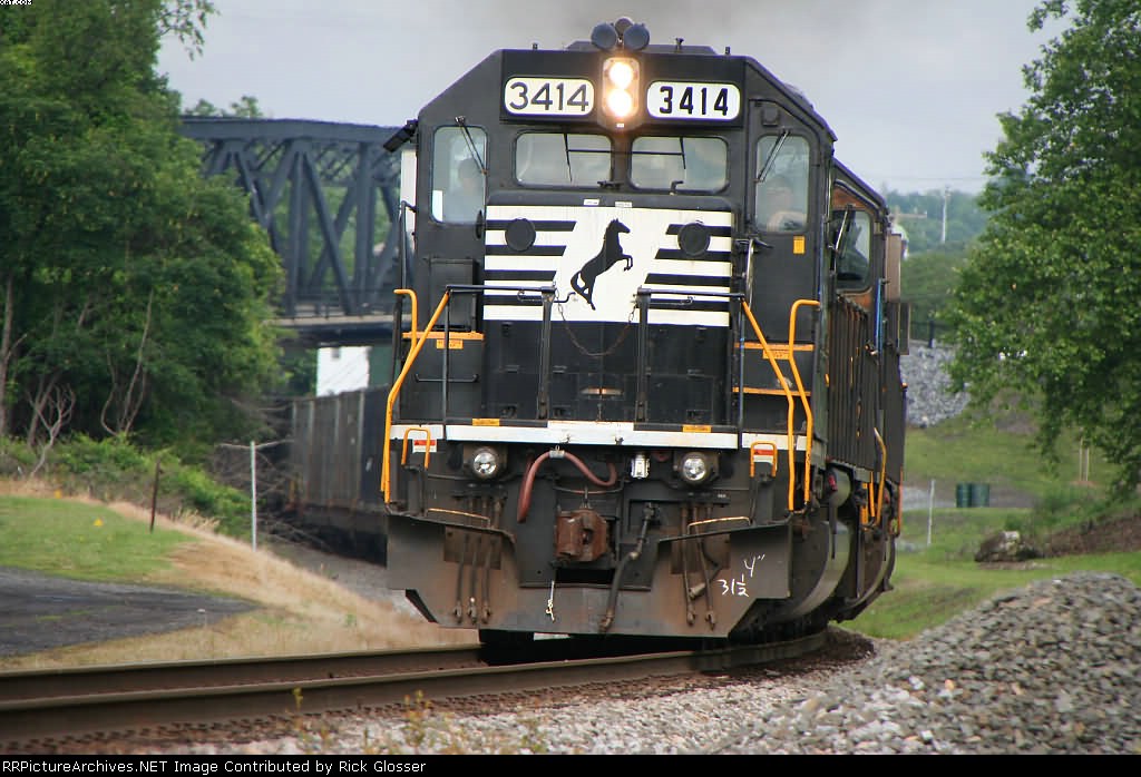 NS SD40-2 #3414 Leads Trash Train 64J